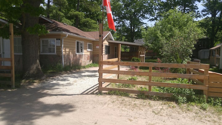 39 Beck St ,Steps To Main Beach. Sleeps 8 To - Wasaga Beach