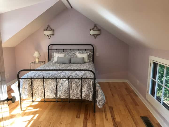 Fork Inn Covered Bridge Farmhouse, Room#3 - Fairview, TN