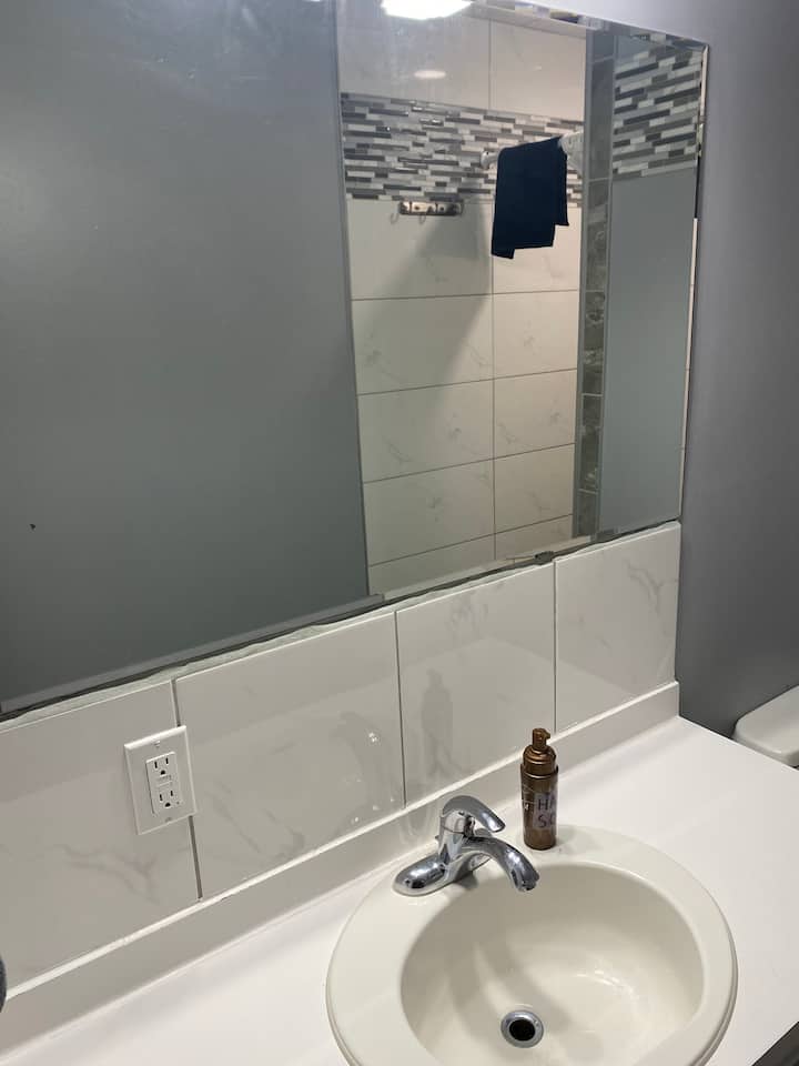 Upstairs Room, Walk To U Of A, Clean And Quiet - Edmonton, Canada