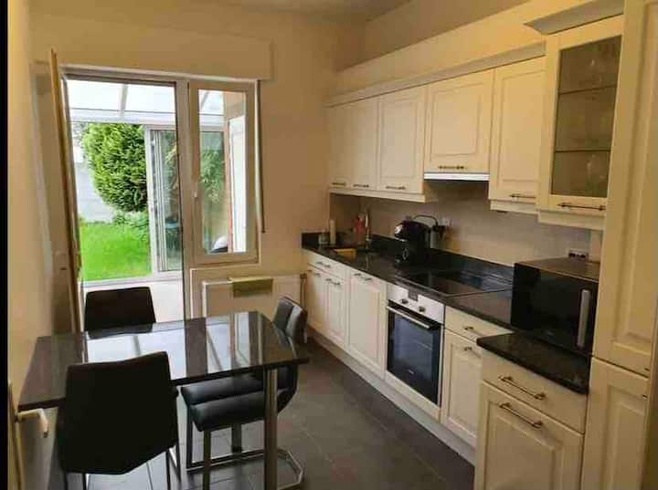 Mooi Appartement Met Veranda En Tuin Op 1e Verdiep - Meise