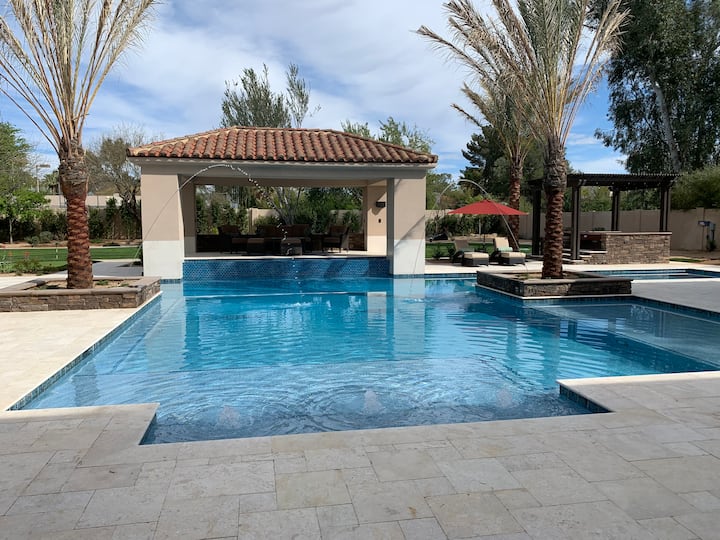 Resort Pool, Hot-tub, Putting Green, & Bikes. - Scottsdale, AZ