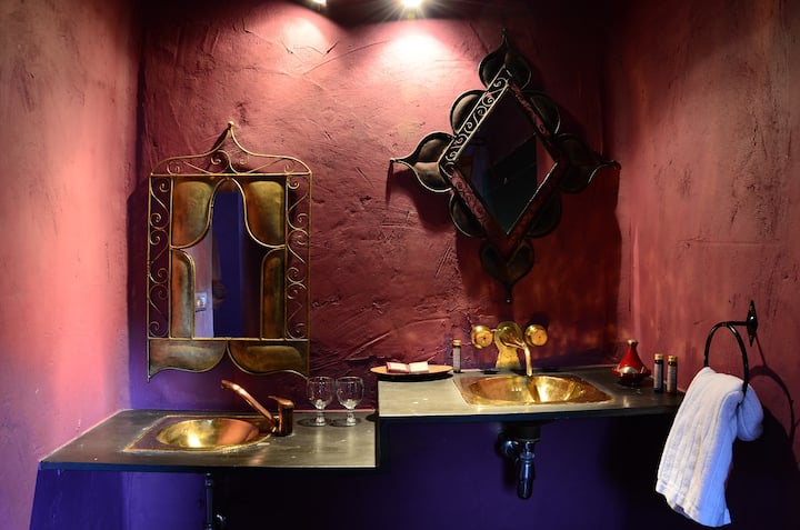 Alma De Romero - Habitación Budista - Carranza