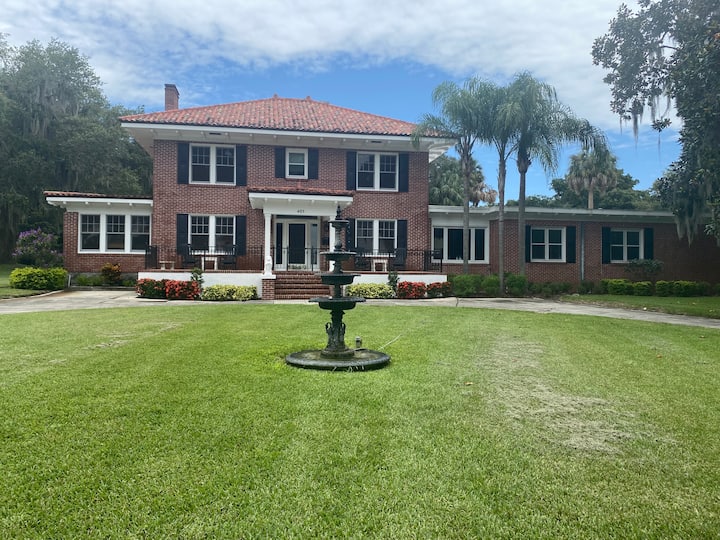 Historic Home Located Directly On Lake Harris - Leesburg, FL