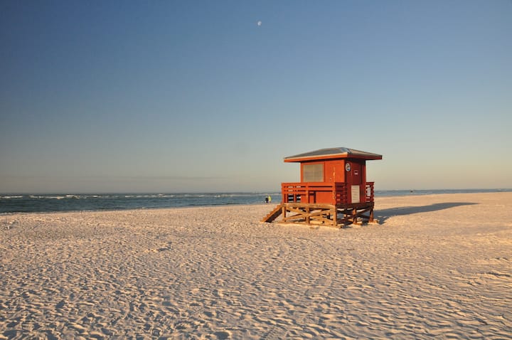 Lido Key: Walk To Beach/st Armand-affordable - Sarasota, FL