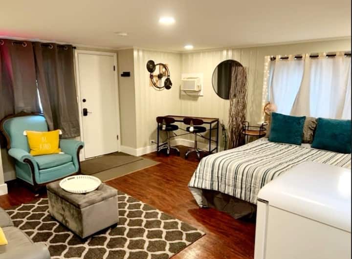 Cabin 08-pets Ok! Cozy, Rustic Studio W/ Kitchen - Glenwood Springs, CO