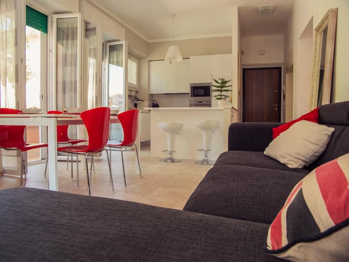 Cozy Apartment Ideally Located With Balcony - Senigallia