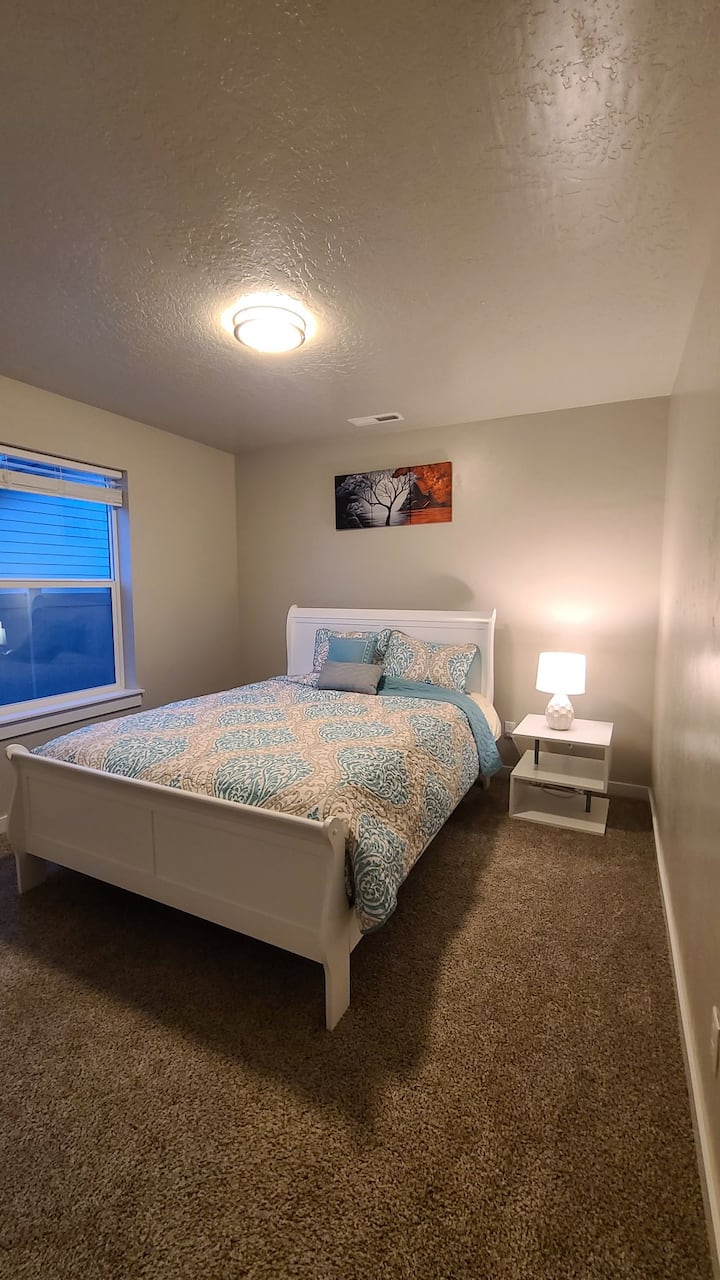 Quiet 4 Bedroom Residential Home - Boise, ID
