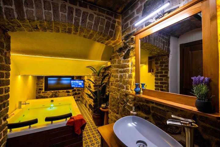 Rum-otto/2br With Hottub/art/galata/near Metro - Beyoğlu