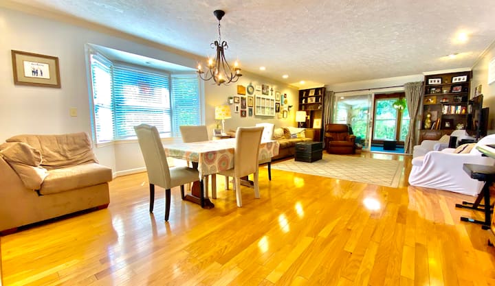 Huge Vt/ru Home Tons Of Room For Groups & Families - Radford University, Radford