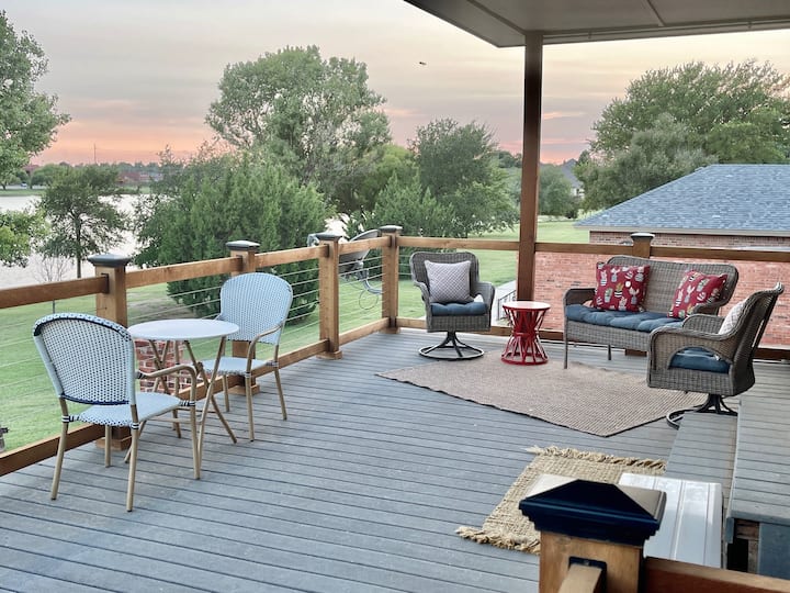 Lubbock Lakeside Villa - Lubbock, TX