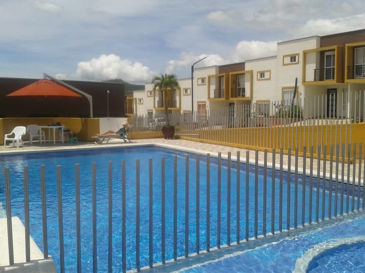 Hermosa Casa Con Piscina En Curiti - Aratoca