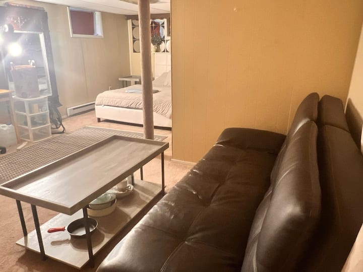 Furnished Studio In Prime Burlington Location! - Burlington, MA