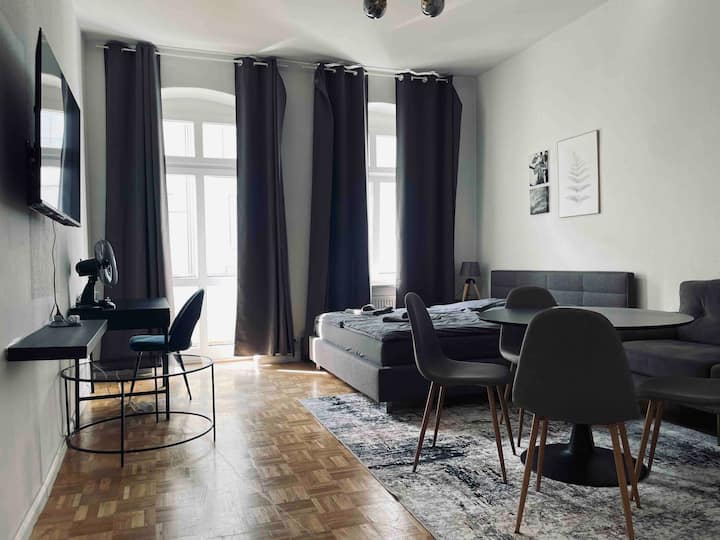 Balcony | 3 Large Br, Desks, Near Mauer Park Pberg - Berlin