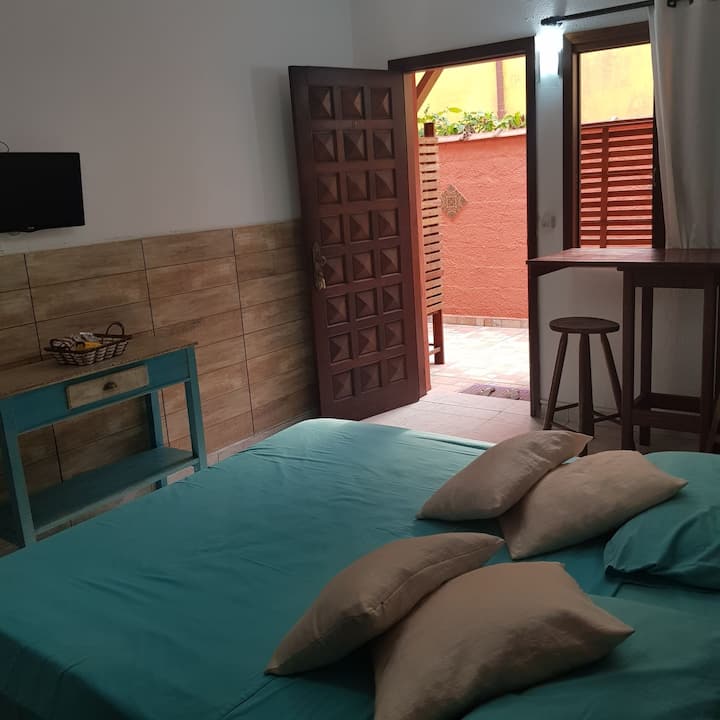 A Mar Suite3 Para Casal Espaçosa,ar,frigobar E Tv - Ubatuba