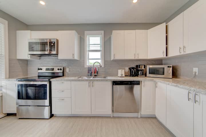 Quaint Basement Room 2 Mins From Uwo - London, Ontario