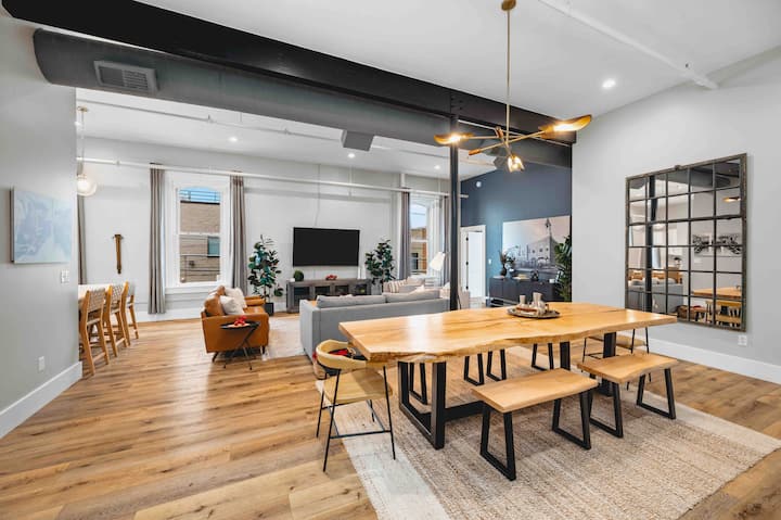 Luxurious Firehouse Apartment In Downtown Traverse - Traverse City, MI