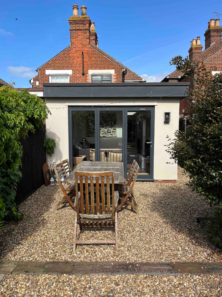 Mersea Village Home - West Mersea