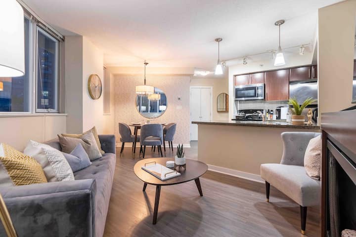 Spacious 2 Bedroom With Parking | Office & Ac | - Vancouver