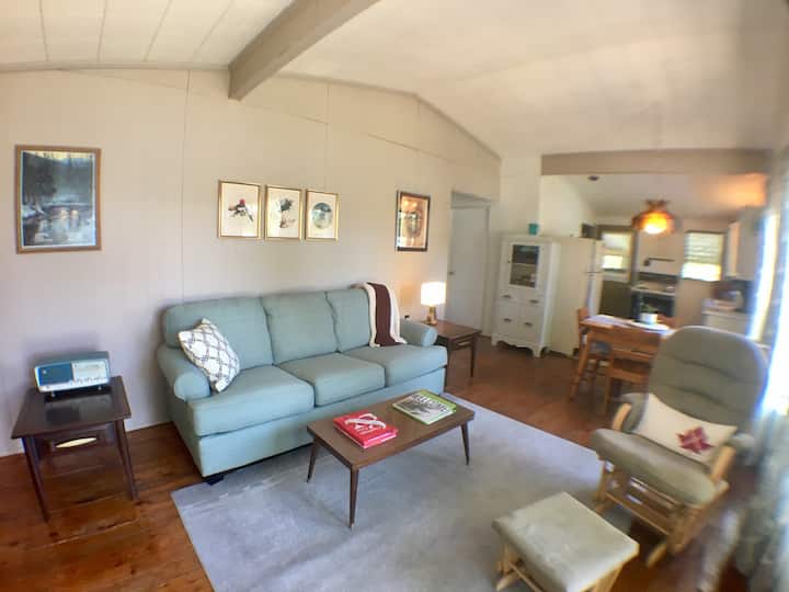 Traditional Waterfront Cottage Experience - Norwood