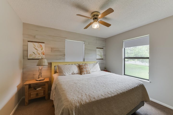 Hideout At Utopia River Retreat - Utopia, TX