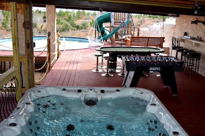 Fun Getaway:pool, Hot Tub, Games, Sauna, Steamroom - Bastrop, TX