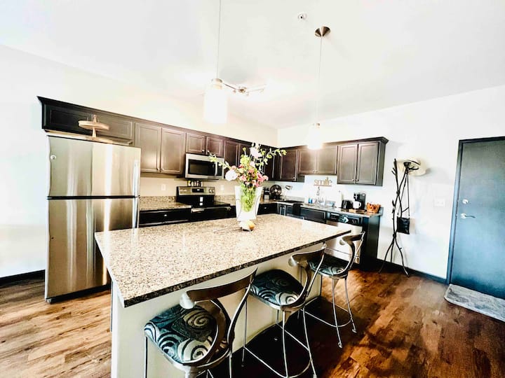 Beautiful Upgraded Clean Tranquil Home - Pond - Iowa City, IA