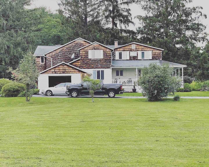 Creek End Chalet - Modern Rustic 5 Bedroom Home. - Oneonta, NY