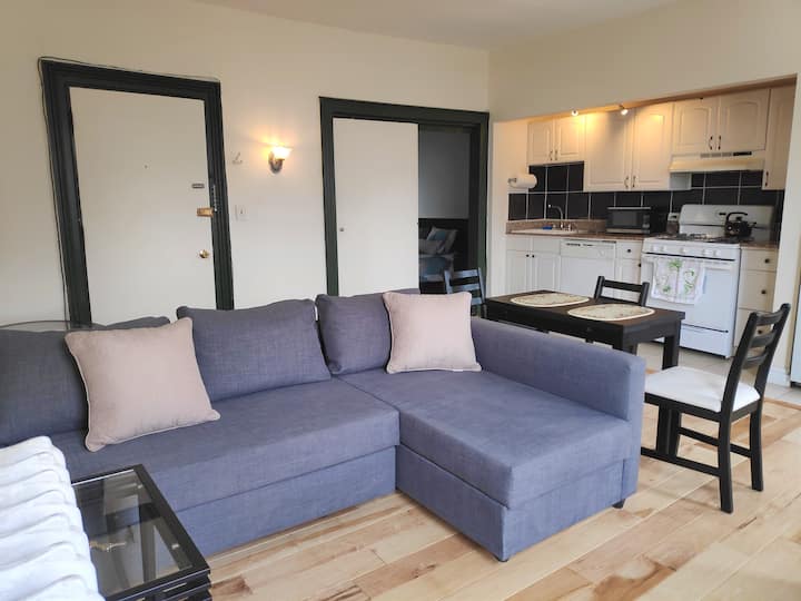 Charming Nest Atop Bolton Hill Brownstone - Baltimore, MD