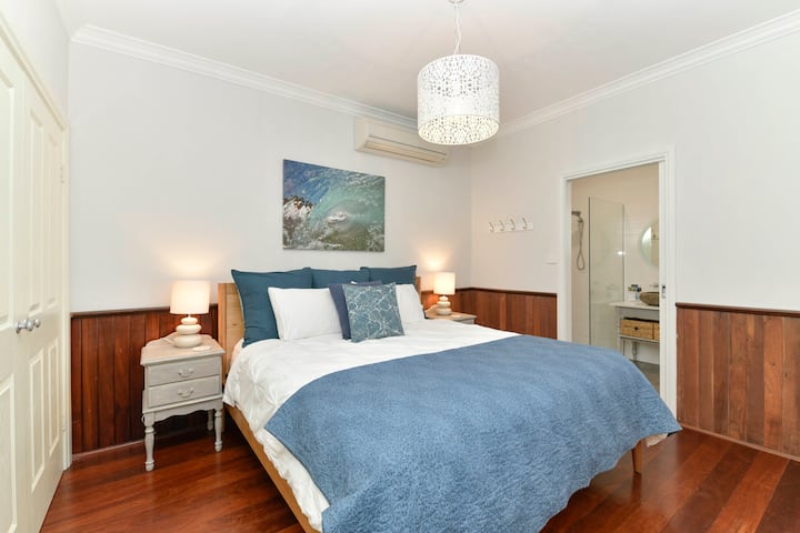 Lilladale Cottage With Harbour Views! - Albany