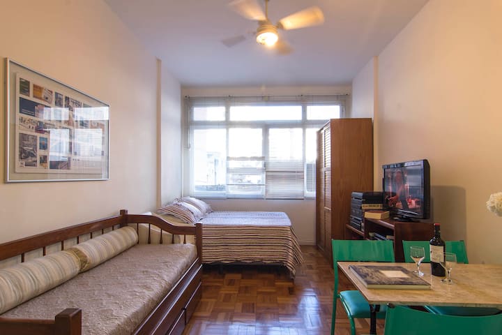 Studio 105 > Centro Histórico, Na Rua 16 De Março - Petrópolis