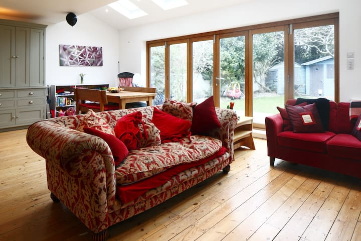 Kingsize Bed, Cosy Decor, Breakfast - Brighton and Hove