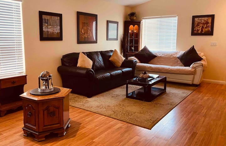 Pioneer Pines: Cozy & Serene 3 Bedrooms, 2 Baths - Las Vegas