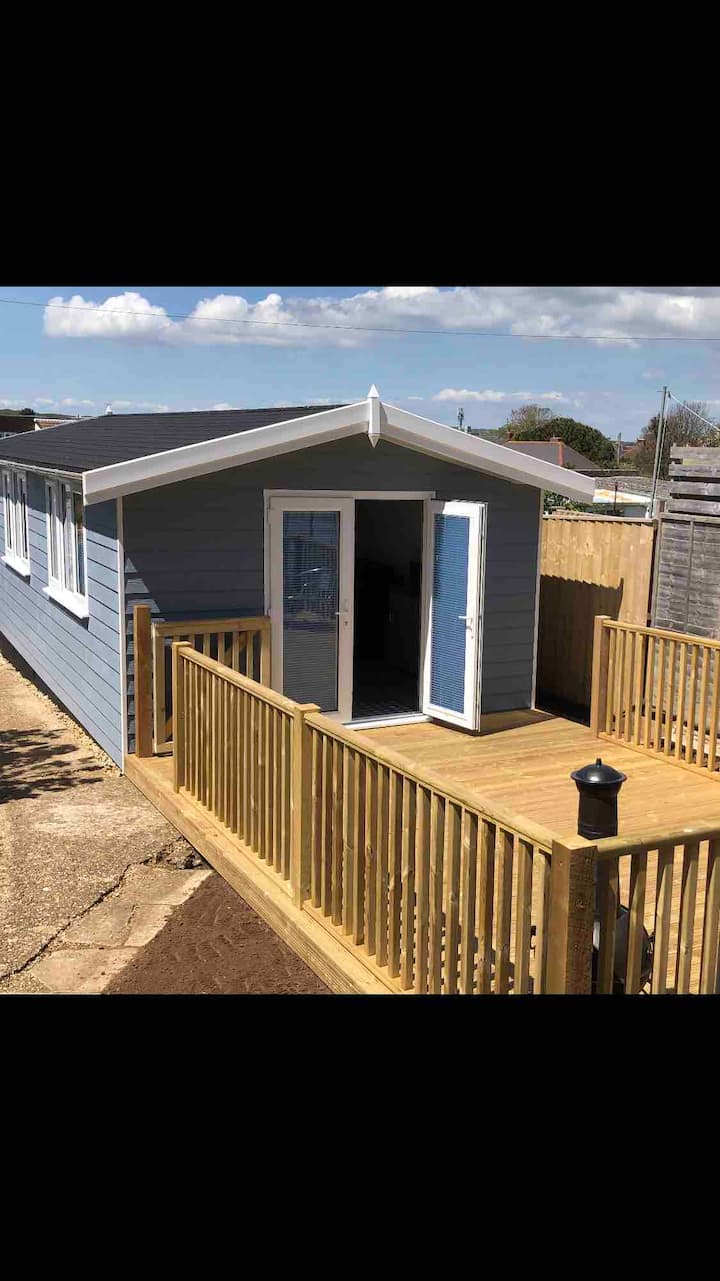 Modern Lodge Near Beach Private Deck, Dog Friendly - Isle of Wight