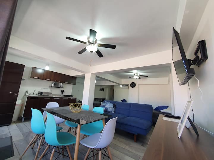 Loft, 3 Camas 1 Futon,  En El Centro De La Cd. - Chihuahua