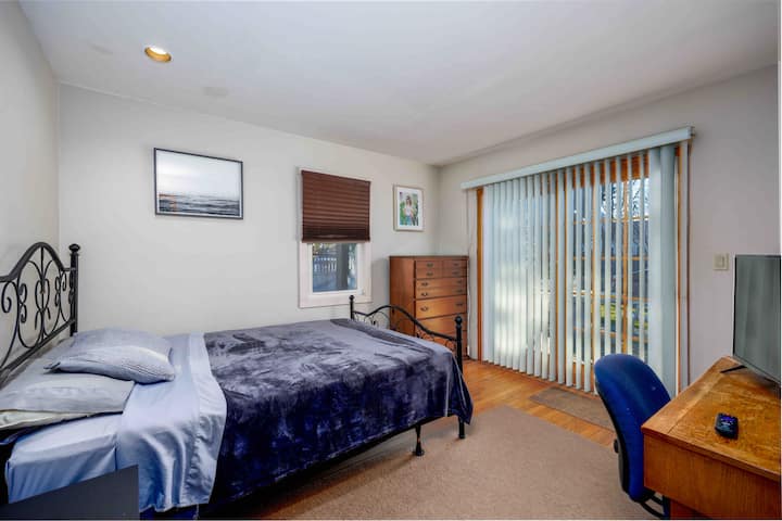 Private Room In A Great Location - Long Island, NY
