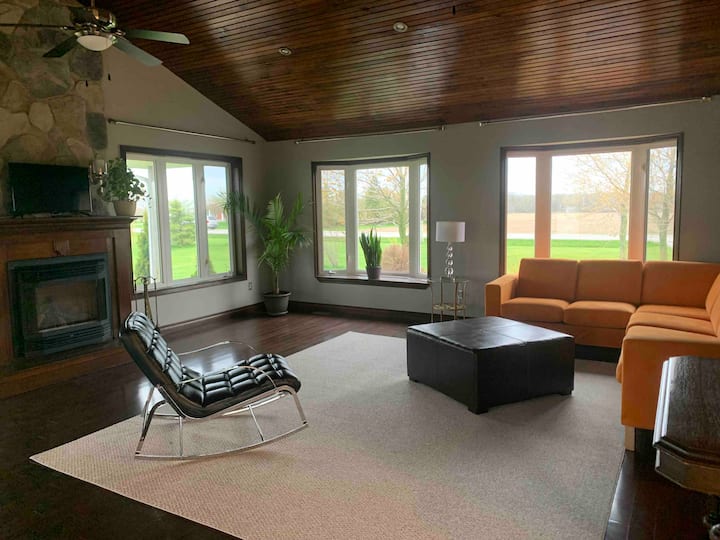 4 Bedrms, Indoor Hottub, Wineries & Niagara Falls - Grimsby