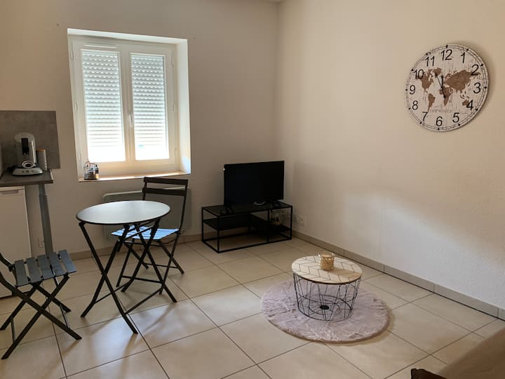 Studio Tout éQuipé à Proximité Des Commerces - Mâcon