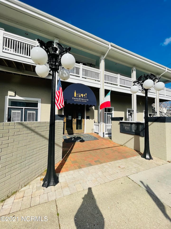 Prime Downtown Location, Luxury Condo Getaway - Wilmington, NC