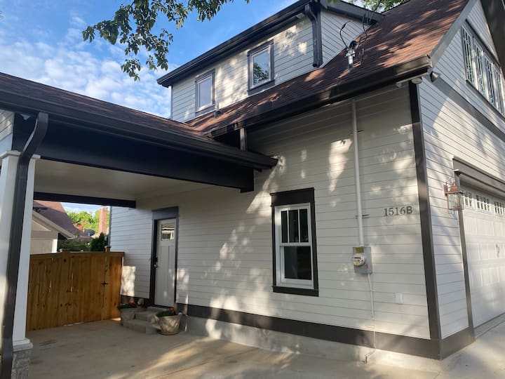 Perfectly Located 12th South Carriage House - Nashville, TN