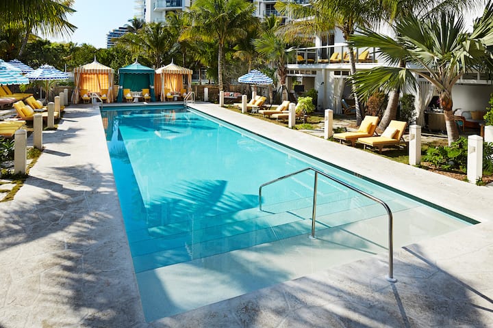 Luxe Retreat, Prime Location & Upscale Comfort - Miami Beach, FL