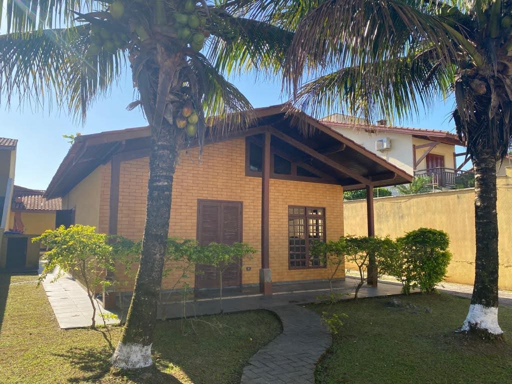 Marcia Litoral : à seulement 300 mètres de la plage à Tupy - Maisons à ...