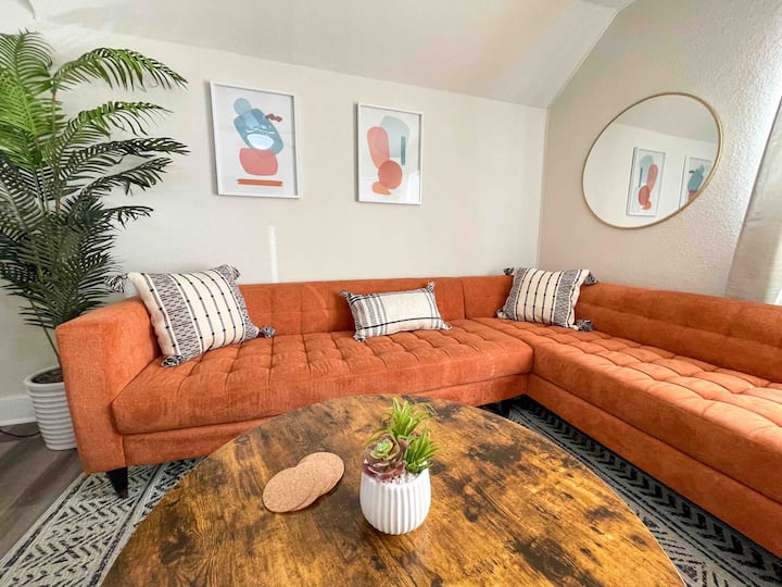 Cozy Dt Riverside Upstairs Unit - Near Everything - 리버사이드