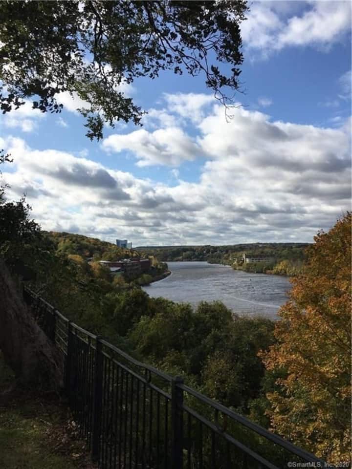 Water View 3 Bedroom Aprt 5 Mins Away From Casino - Norwich, CT