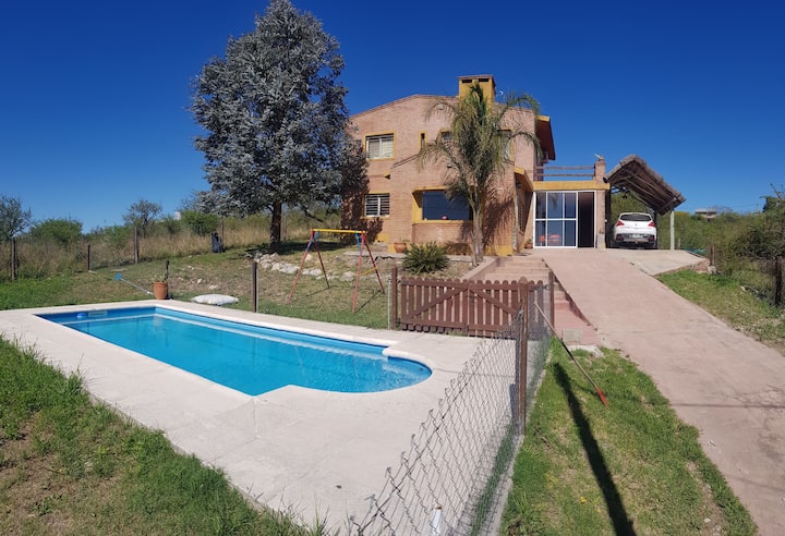 Casa De Campo Con Cap. 16 Pers. Vista Inmejorable! - Alta Gracia