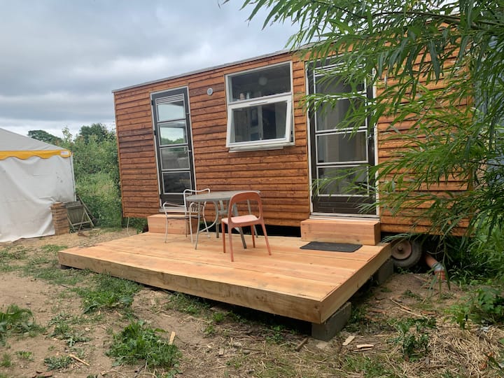 Tiny House i økosamfundet Friland - Minihuse til leje i Rønde, Danmark ...