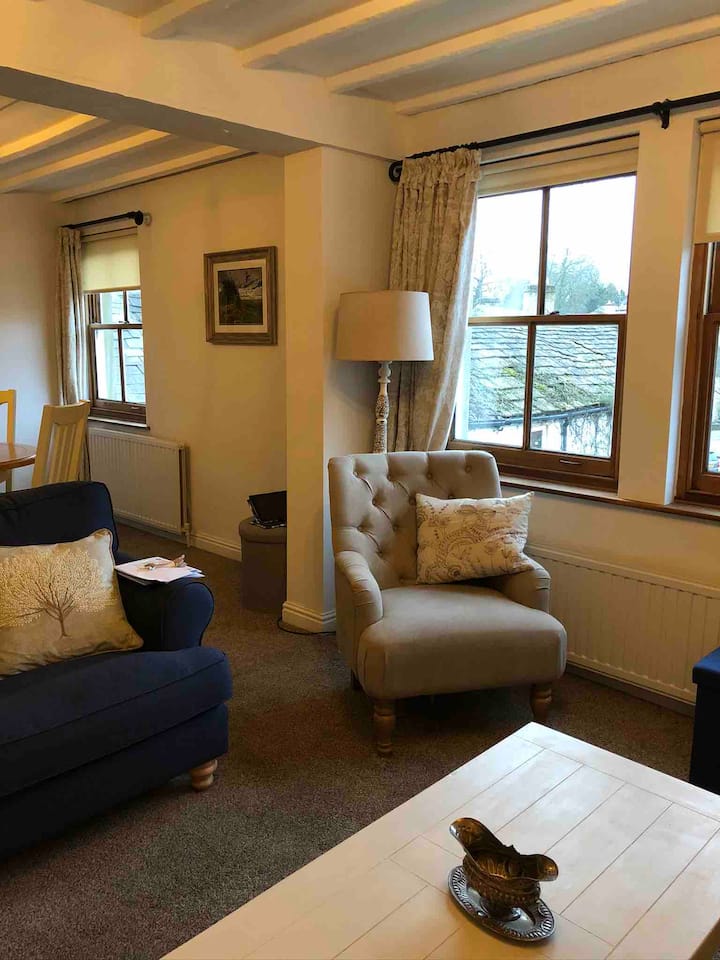 Spacious Holiday Cottage Apartment Above Tea Rooms - Bakewell