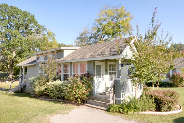 Charming Green Cottage At Mill Creek Ranch Resort - Canton, TX
