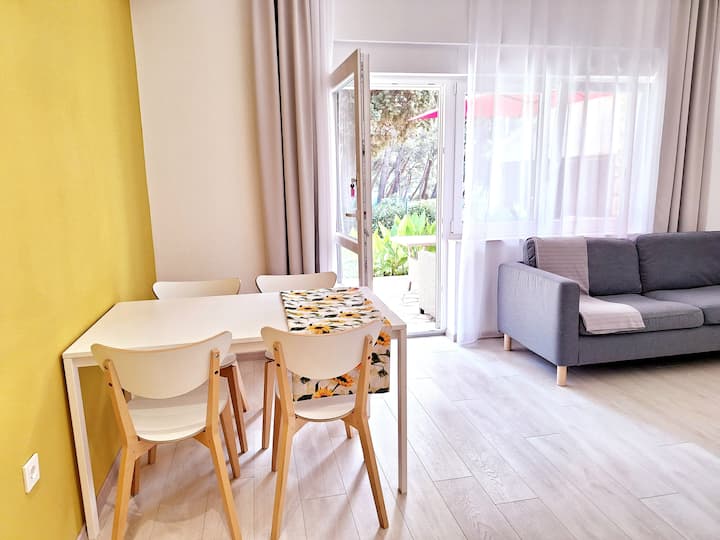 Emiliana Right Next To The Beach With Terrace - Istrie