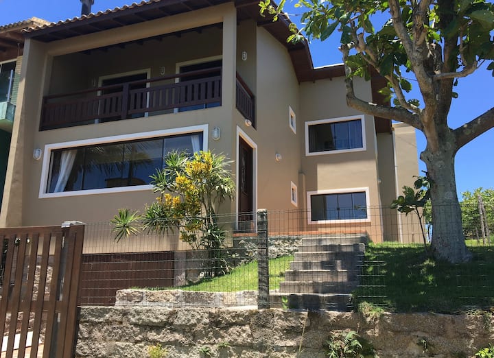 Casa Com Vista Para O Mar E 700m Da Praia - Garopaba