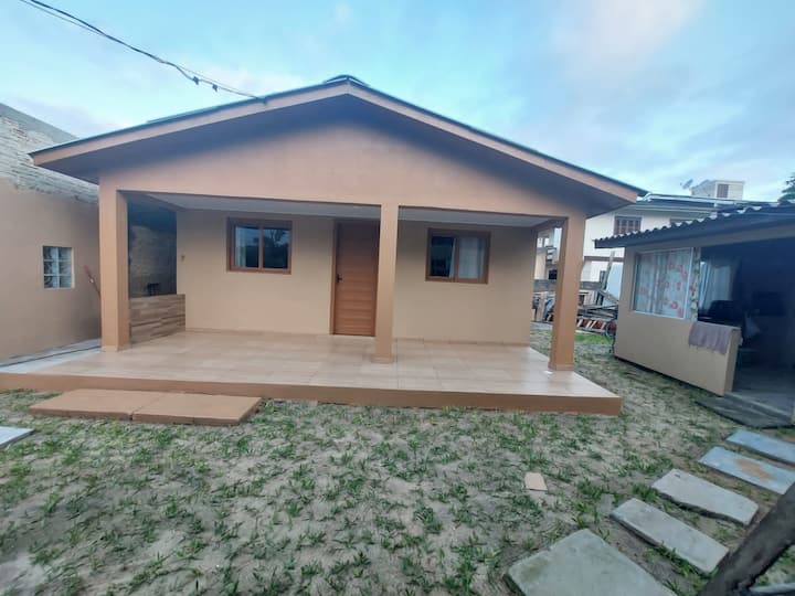 Casa 2 Para Veraneio à 4 Quadras De Torres-rs - Torres, Brazil